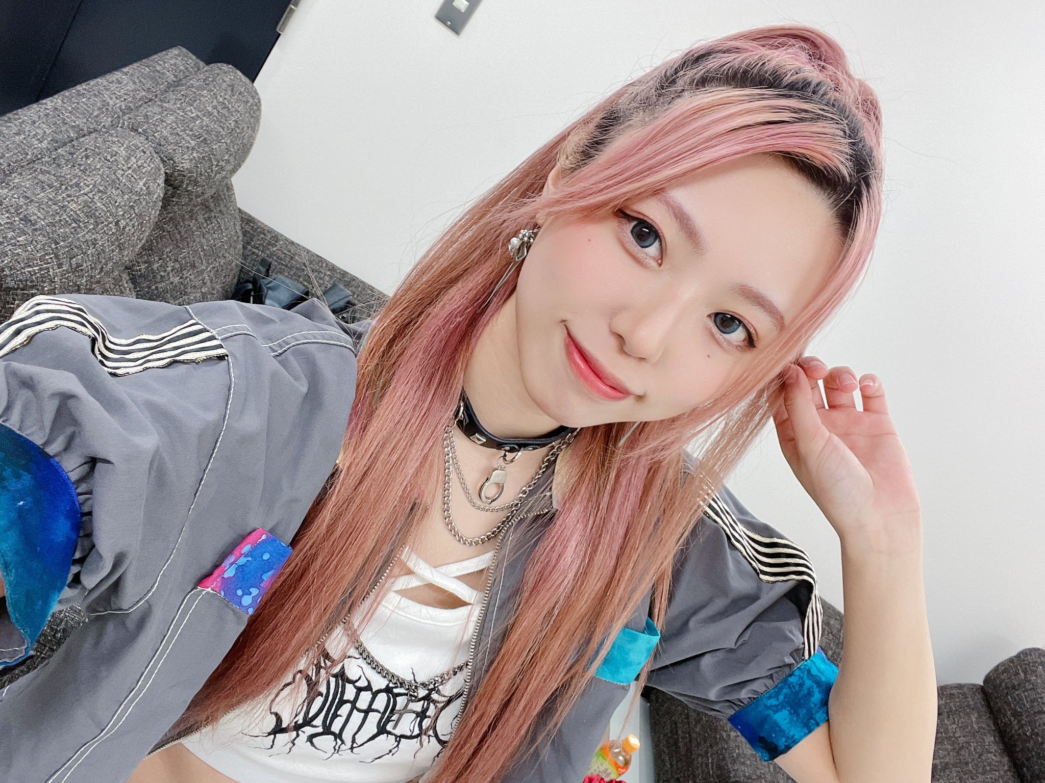 Guitarist Ayari - Top